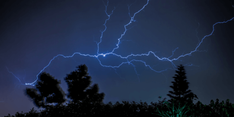 How to Create a Realistic Lightning Effect in Photoshop