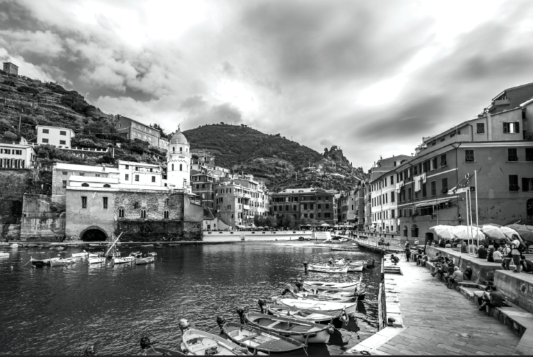 What Does Dodge Tool Do in Photoshop (How to Use It)